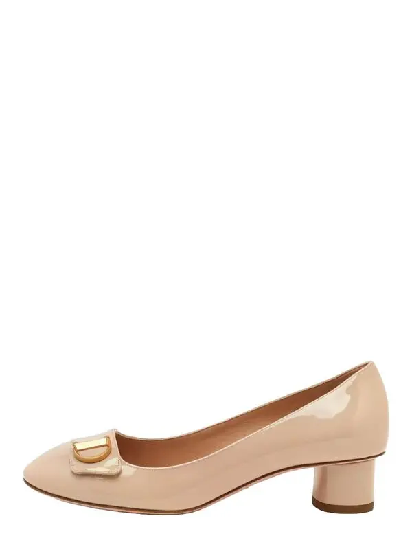 Dior Patent Leather Pumps With Cd Plaque - Neutrals