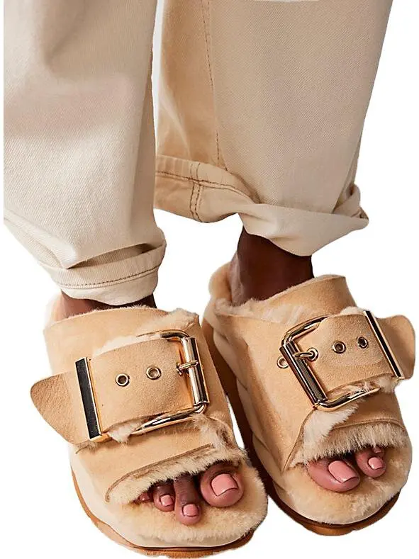 4CCCCEES Mellow Shearling Slides With Oversized Buckle Detail - Sand