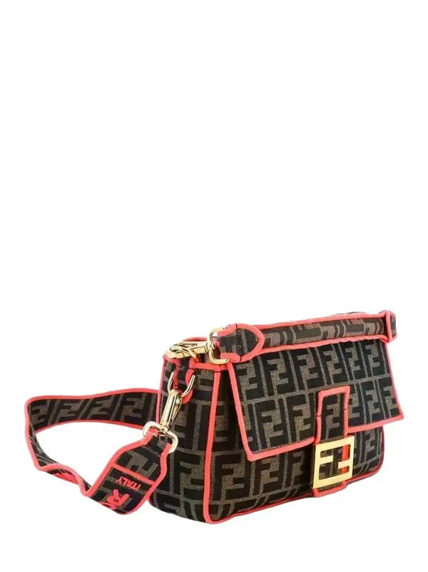 Fendi Baguette Nm Bag Zucca Canvas Medium Shoulder Bag - Brown