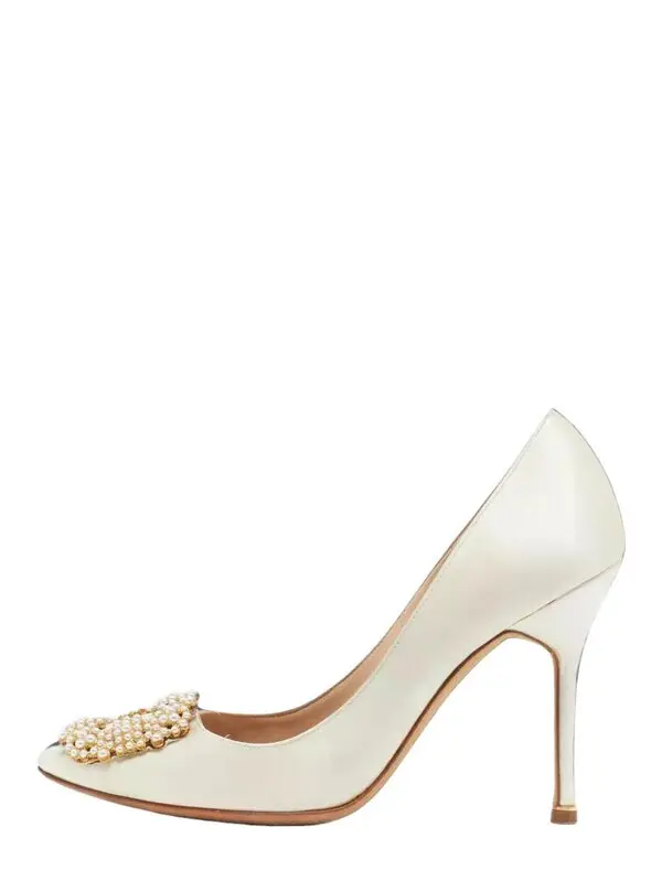 Manolo Blahnik Hangisi Crystal-buckle Heeled Pumps - Neutrals