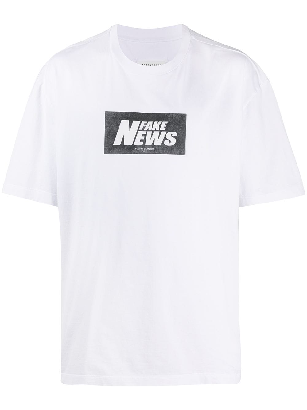 Maison Margiela FAKE NEWS Tシャツ Maison Margiela Fake News T-Shirt In White - 40% Off | Editorialist