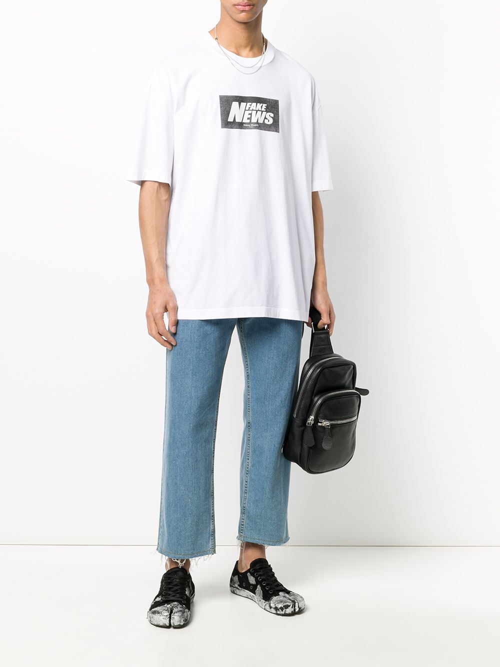 Maison Margiela FAKE NEWS Tシャツ Maison Margiela Fake News T-Shirt In White - 40% Off | Editorialist