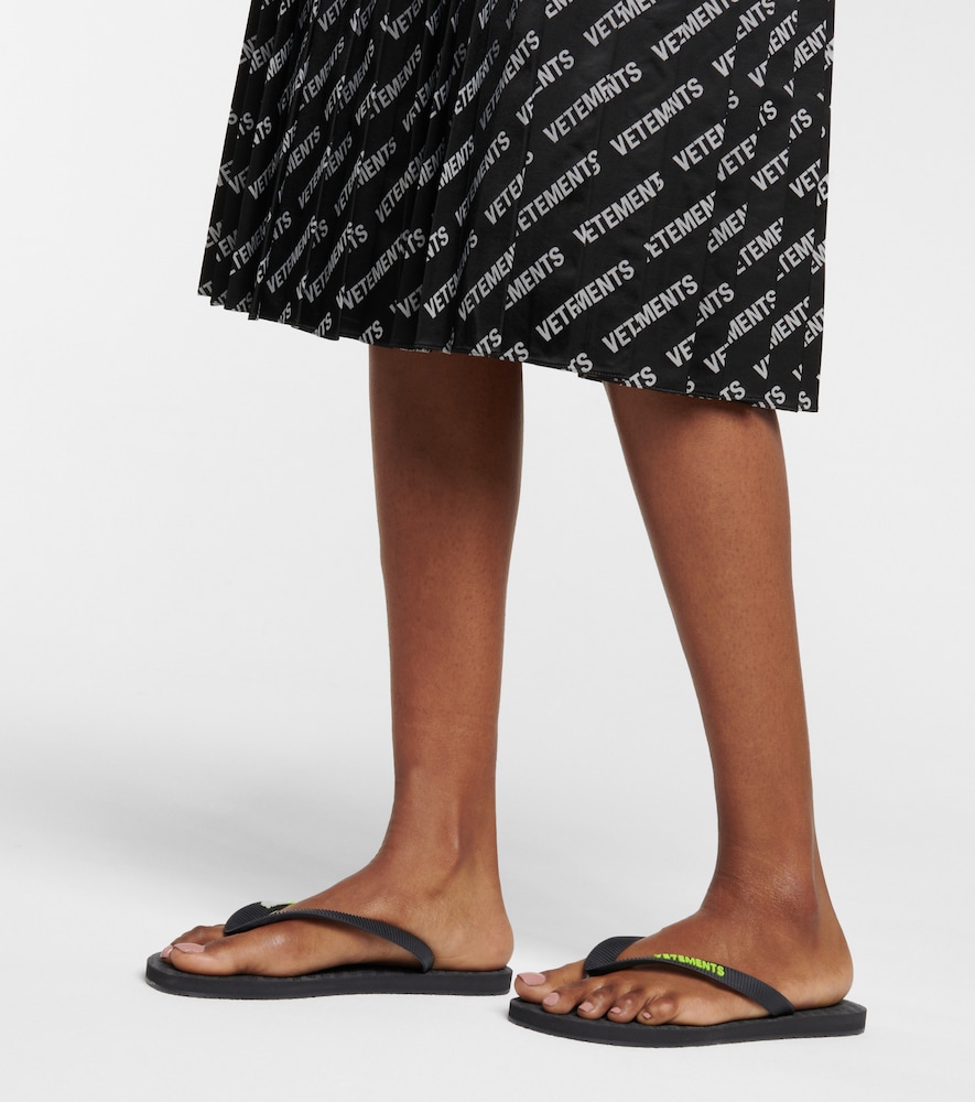 Buy Vetements Logo-embossed Flip Flops - Black At 78% Off