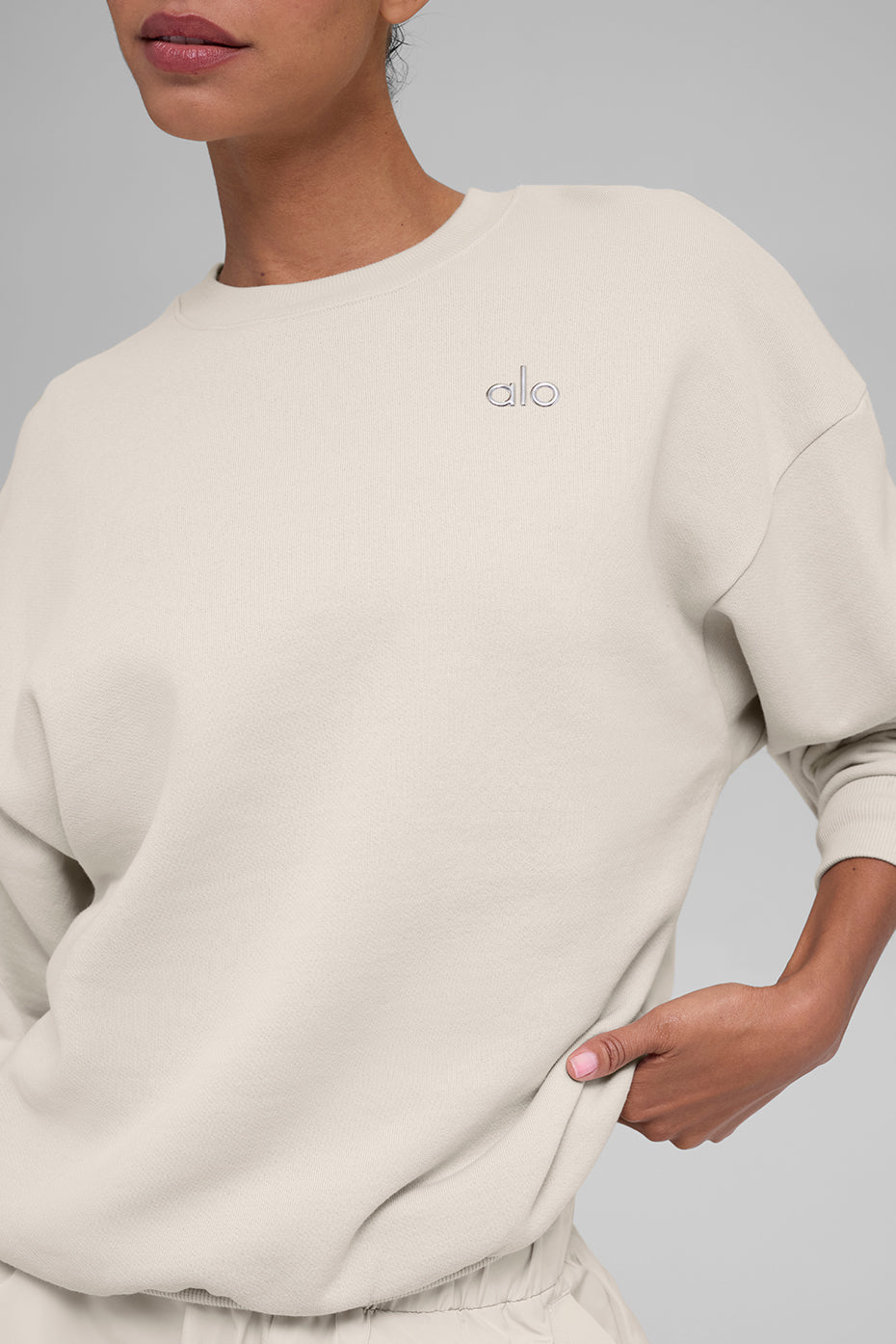ALO Accolade クルーネック プルオーバー Bone Alo Yoga Accolade Crewneck Pullover - Clover Green | Editorialist