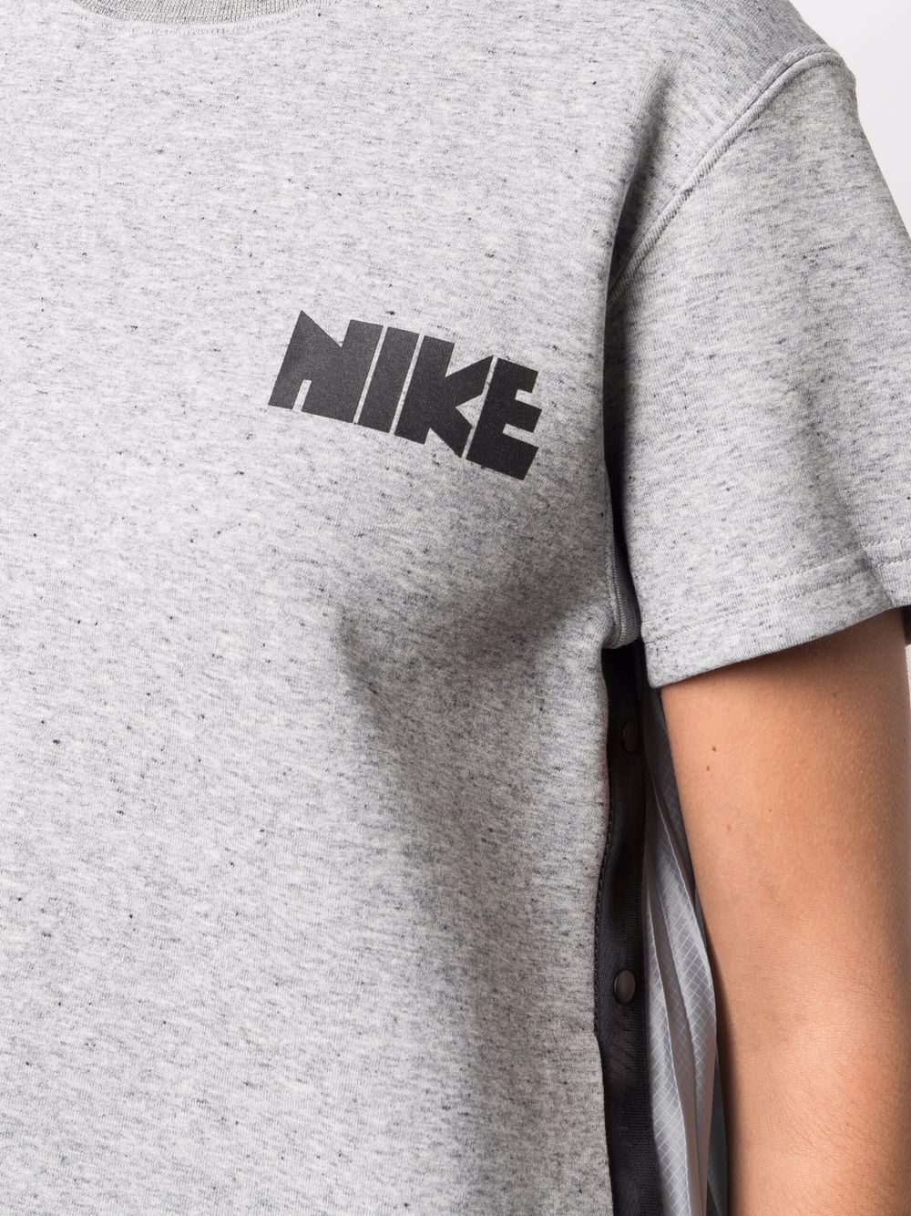 NIKEサカイコラボ　Tシャツ　グレー 美品 Nike X Sacai Pleated-Back T-Shirt - Grey | Editorialist