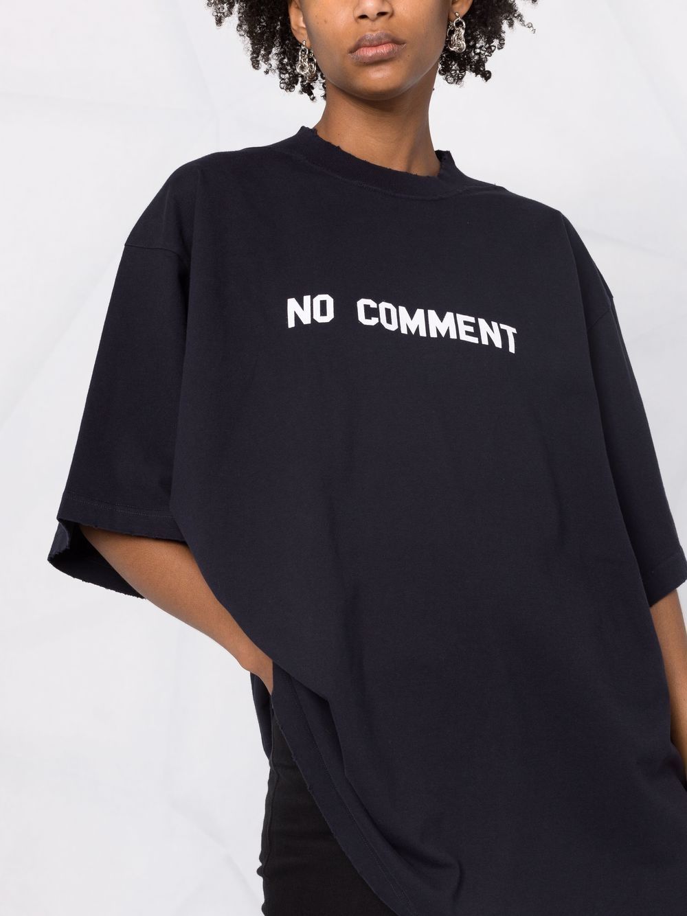 BALENCIAGA NO COMMENT プリント Tシャツ ネイビー Balenciaga No Comment Oversized T-Shirt - Blue | Editorialist