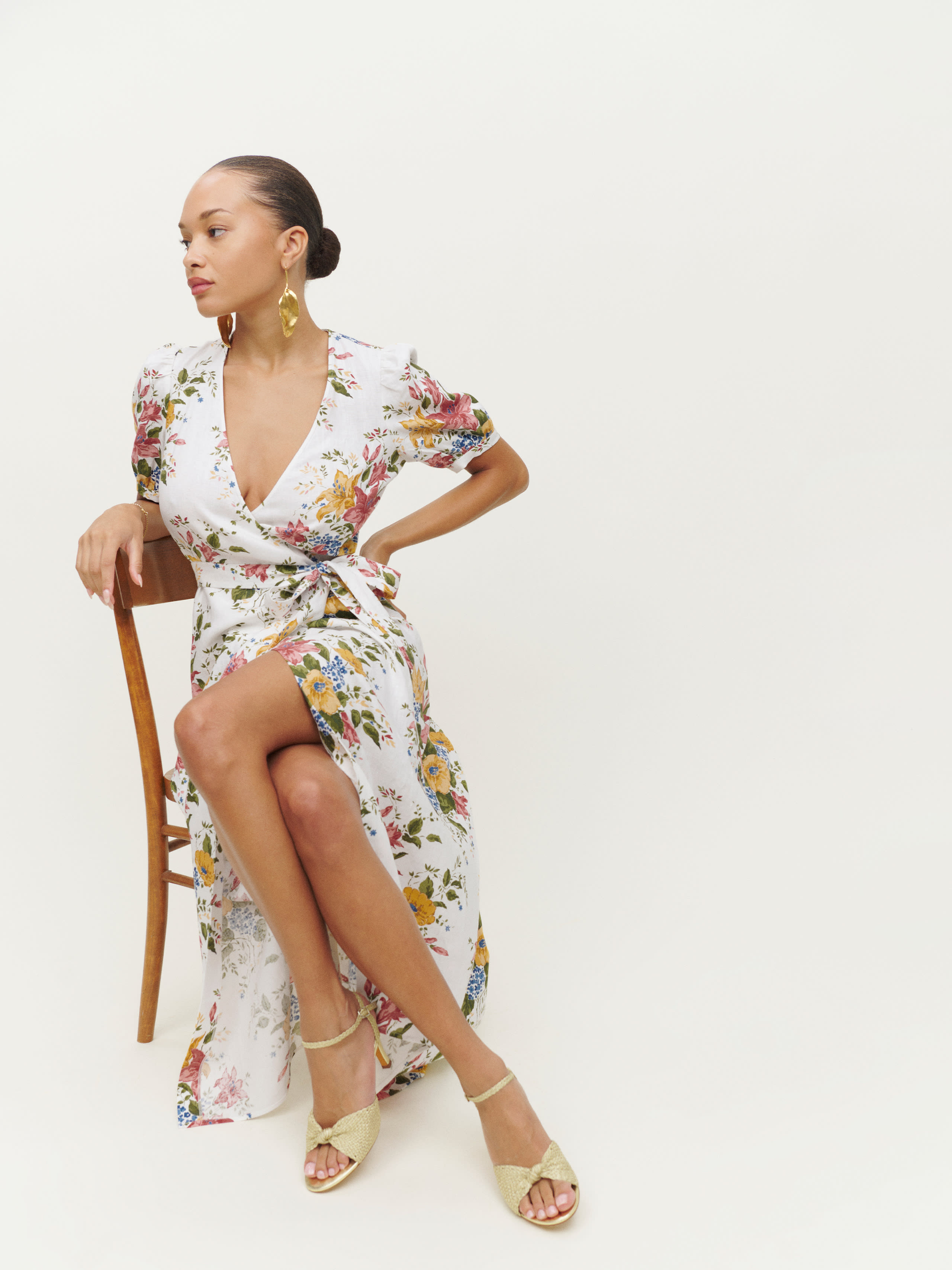 Reformation Weiss Linen Dress - Cherry Pit | Editorialist Reformation Weiss Linen Dress - Cherry Pit | Editorialist