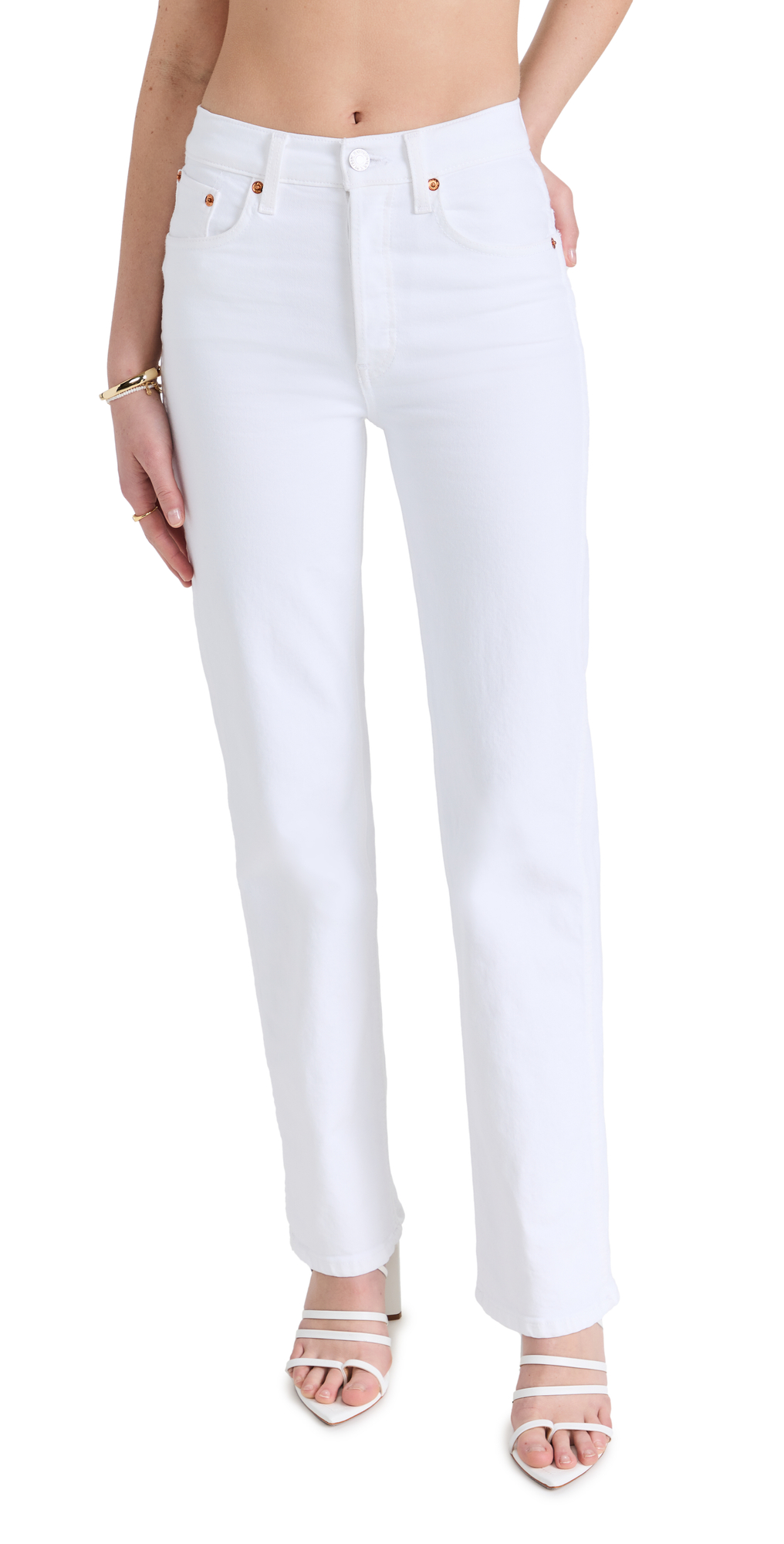 6 White Jeans Outfit Ideas to Wear All Year Round