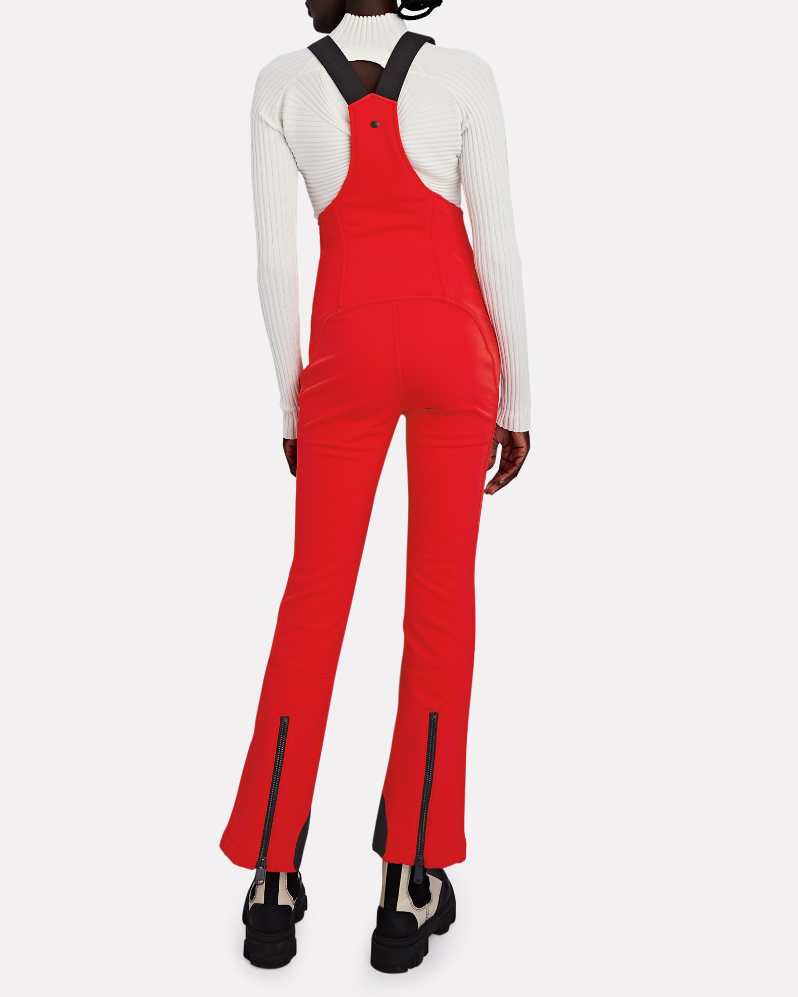 7 Cute Ski Outfits for Women 2023: Fashionable Ski & Snow Clothes
