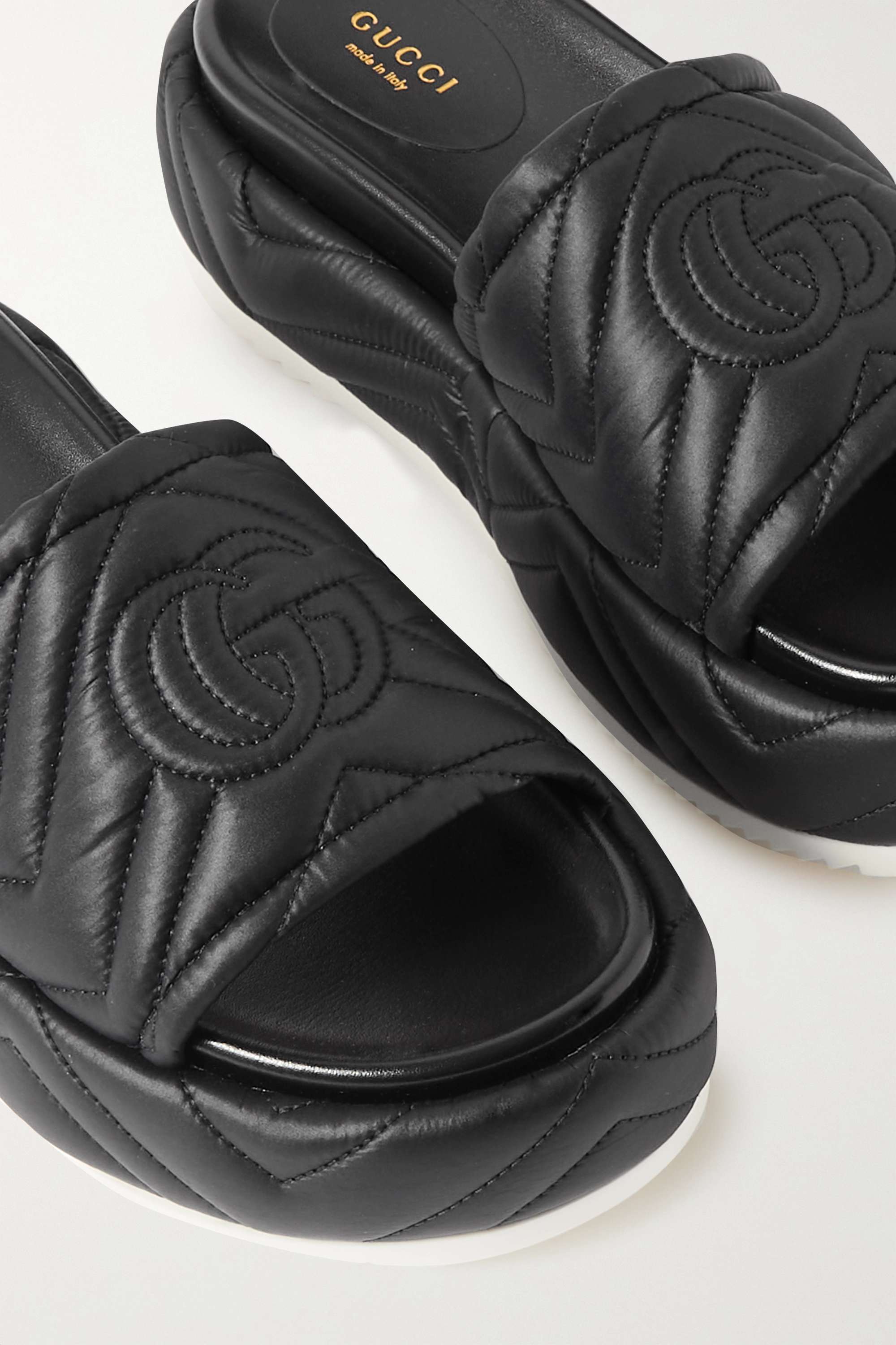 Authentic Black Quilted Gucci Slide Sandals with Raised Logo Gucci Nappa Matelasse GG Marmont Flat Slide Sandals 40 Black  main image 2
