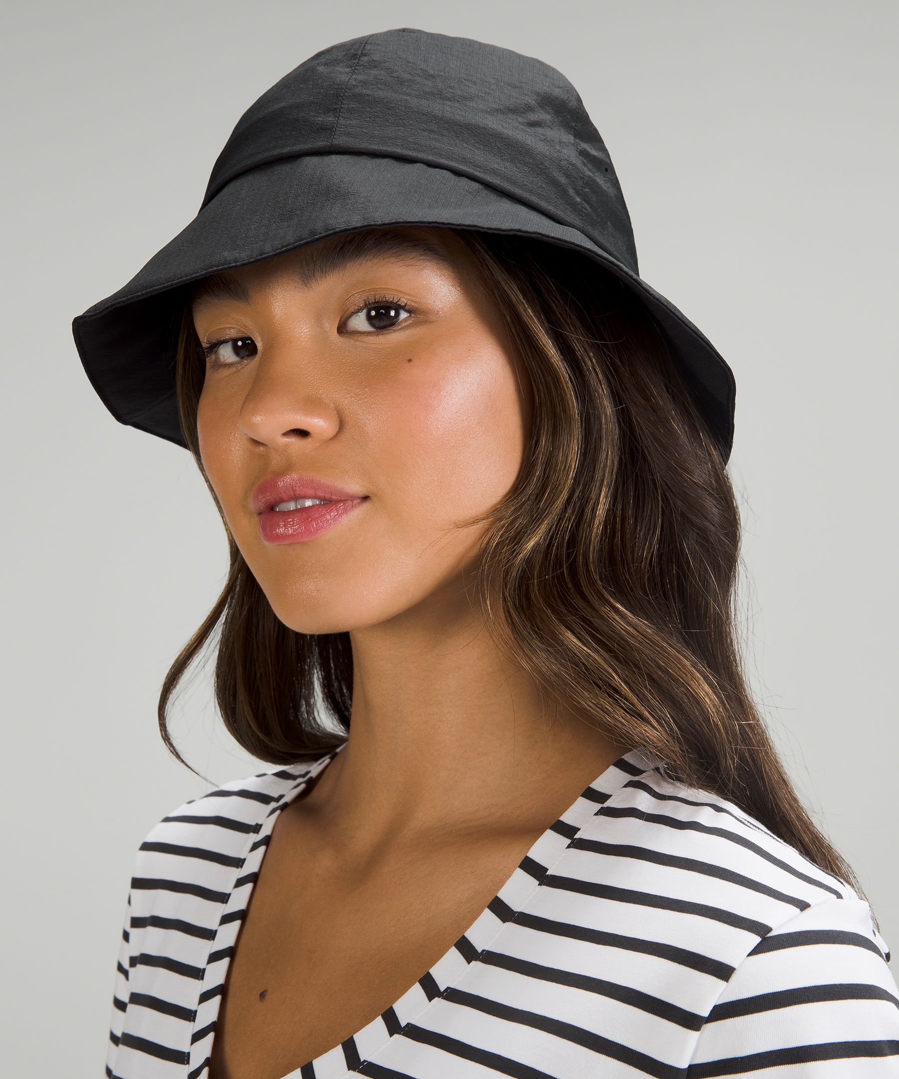 Lululemon Ultra Lightweight Bucket Hat NWT Size S/M Black Lululemon Both Ways Bucket Hat (Black/Variegated Mesh Camo  main image 4