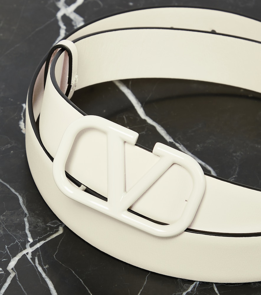 Valentino Garavani V Logo Signature Chain Off White Leather Belt 32”- 80cm Italy VLogo leather belt in white - Valentino Garavani | Mytheresa main image 3