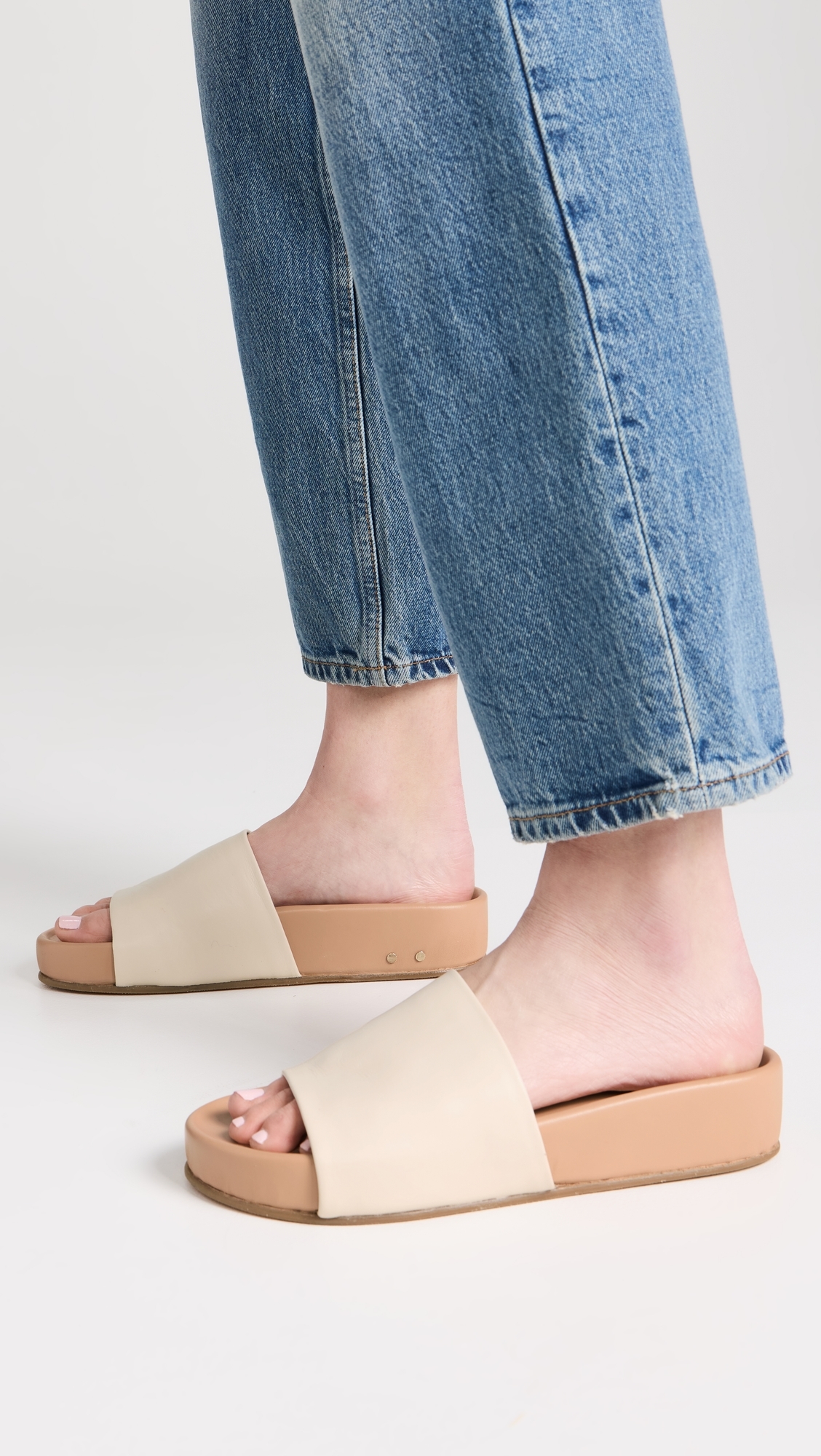 BEEK beek Pelican Sandals