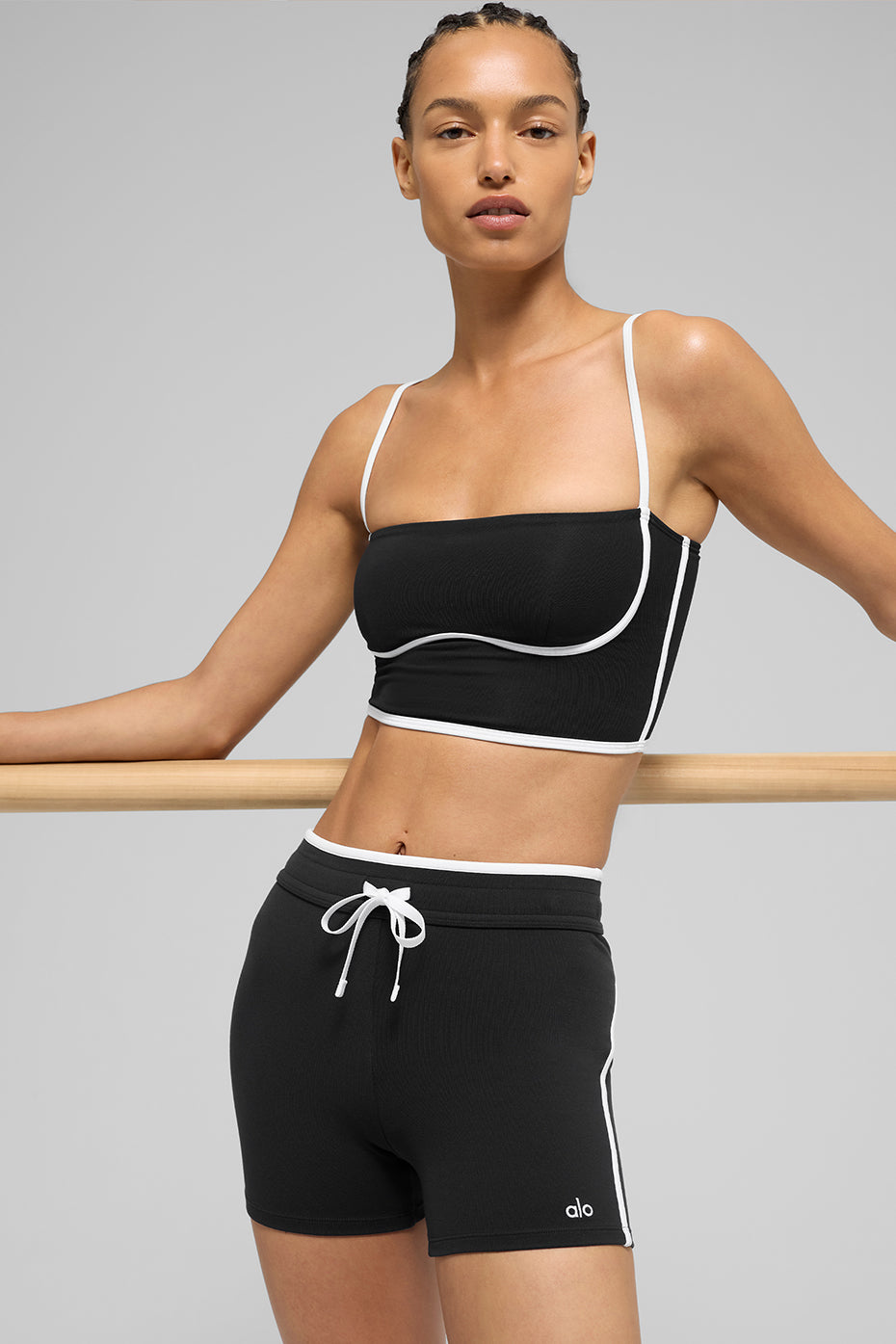 Alo Yoga Airbrush Streamlined Bra Tank Top - Black/White