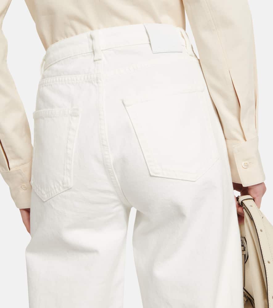 9 Best White Jeans to Wear: How to Wear White Jeans Year-Round