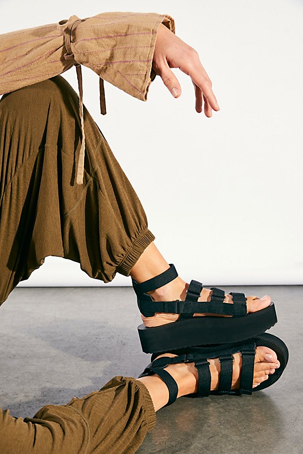 Teva Flatform Mevia Sandals - Black | Editorialist