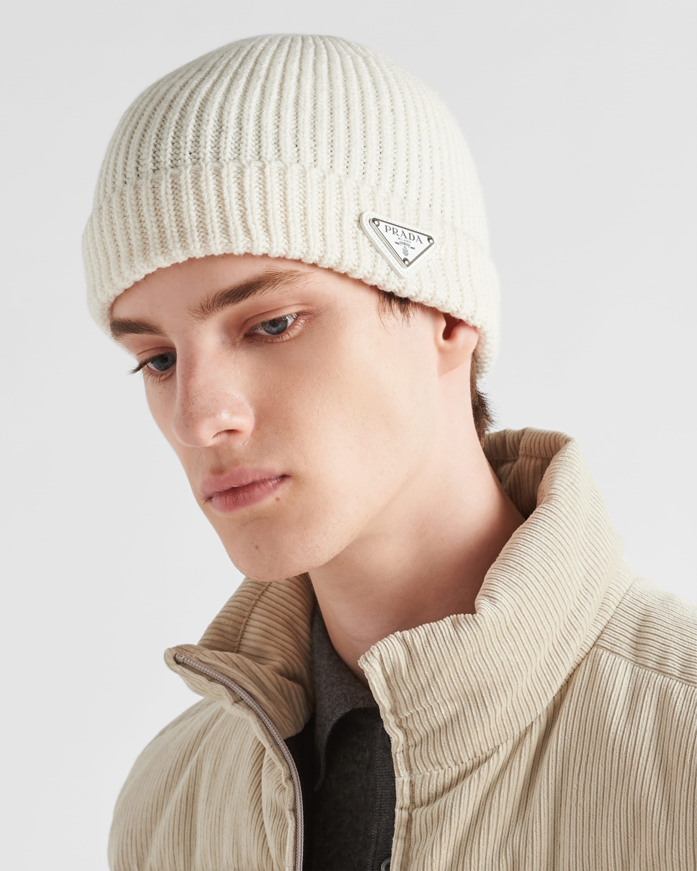 PRADAの白のニット帽 Prada Wool And Cashmere Beanie - White | Editorialist
