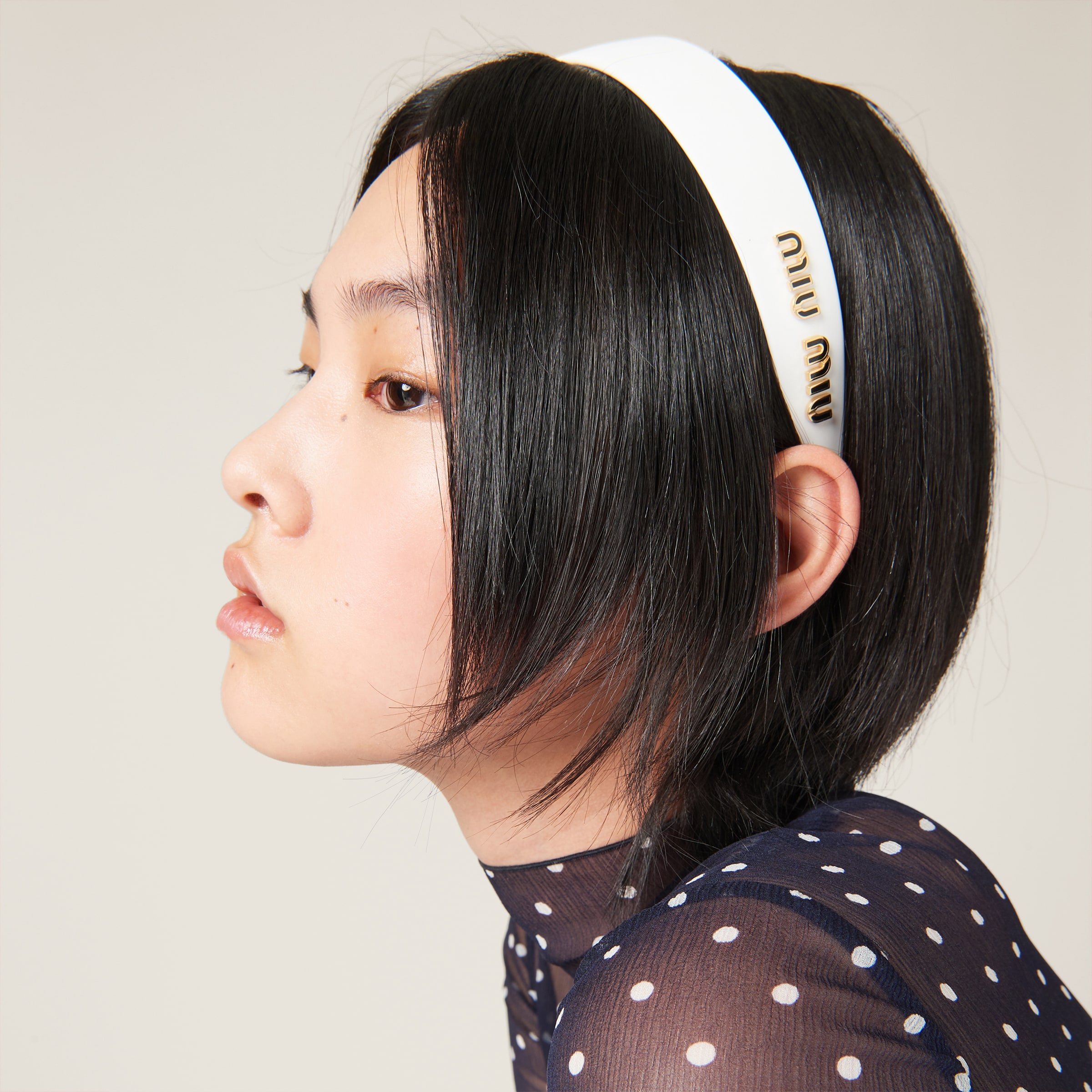 Miu Miu Plexiglas Headband - White/Black | Editorialist Miu Miu Plexiglas Headband - White/Black | Editorialist