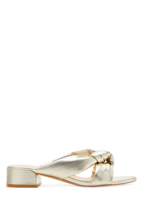 STUART WEITZMAN Vacay 35 Block Slide - Metallic | Editorialist