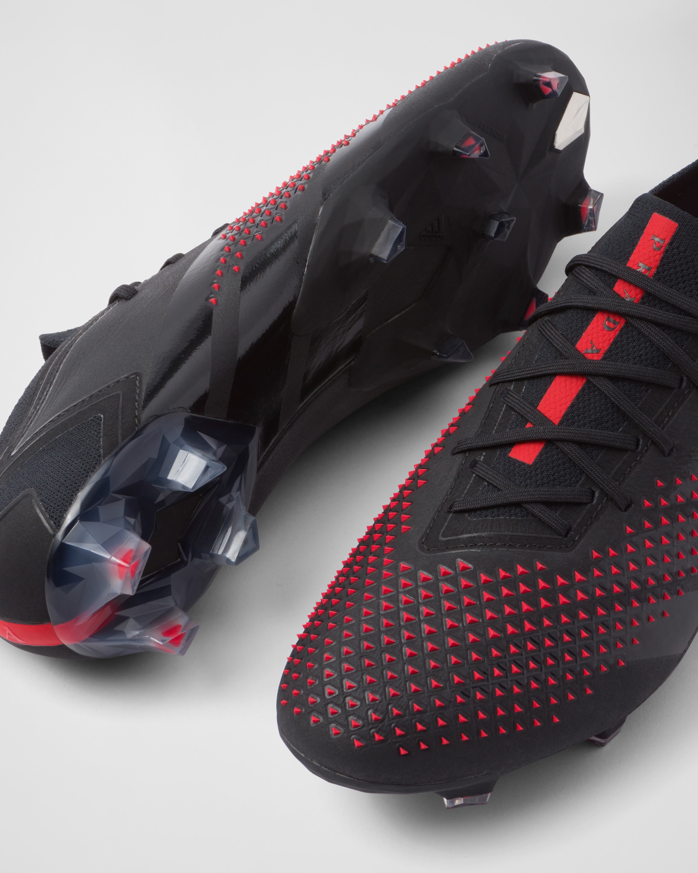 【adidas×PRADA】サッカースパイク 黒/赤 アディダス」×「プラダ」によるフットボールスパイク誕生 - TOKION