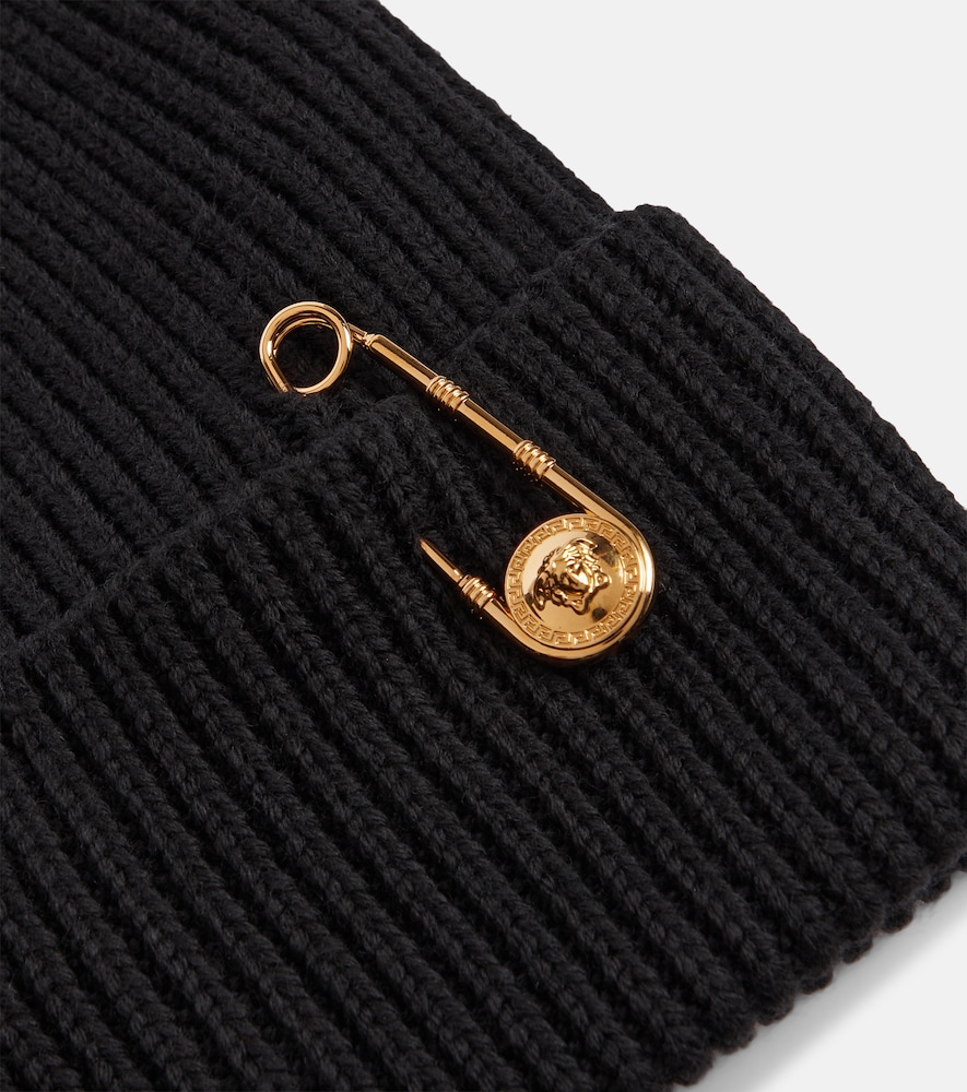 Versace Safety Pin Ribbed-Knit Wool Beanie In Black - 30 