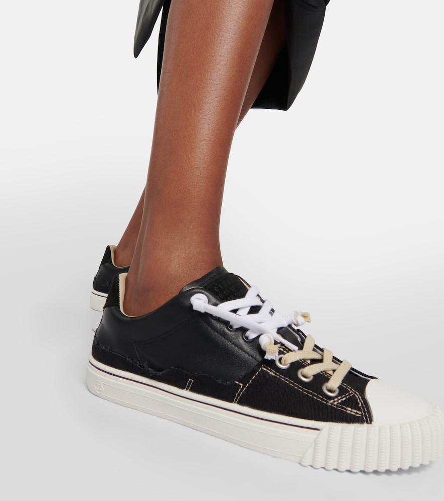 Maison Margiela New Evolution Low-Top Sneakers In Black - 30