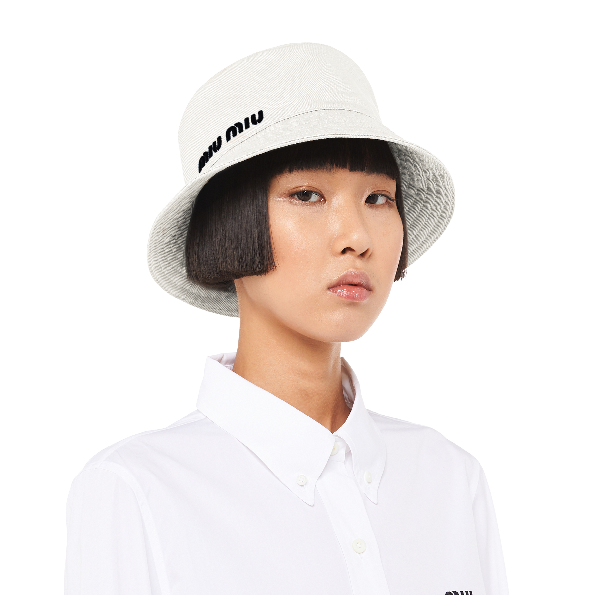 MIU MIU 刺繍ロゴ ドリル バケットハット　ホワイト Miu Miu Drill Bucket Hat - White/Black | Editorialist