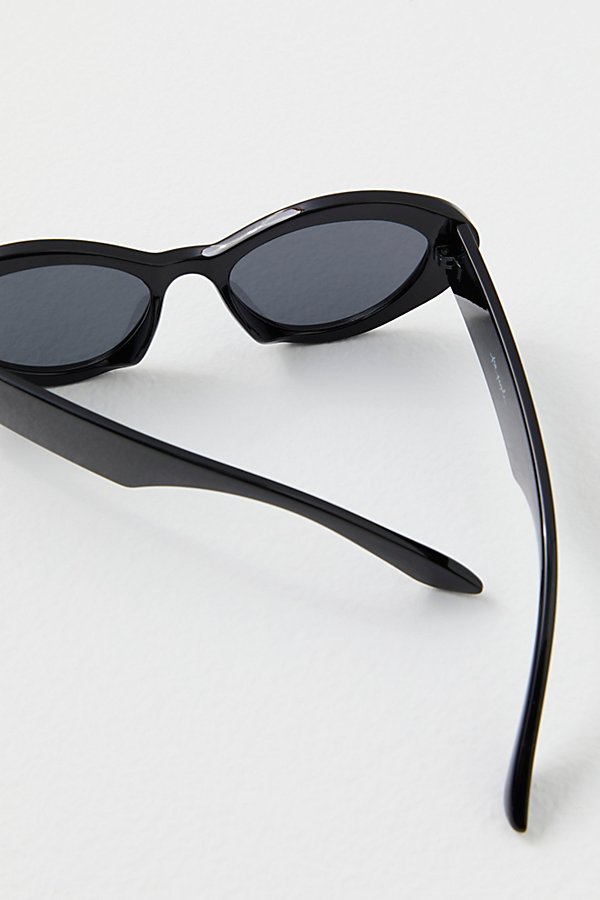 Free People Star Studded Cat Eye Sunglasses - Black  display picture 1