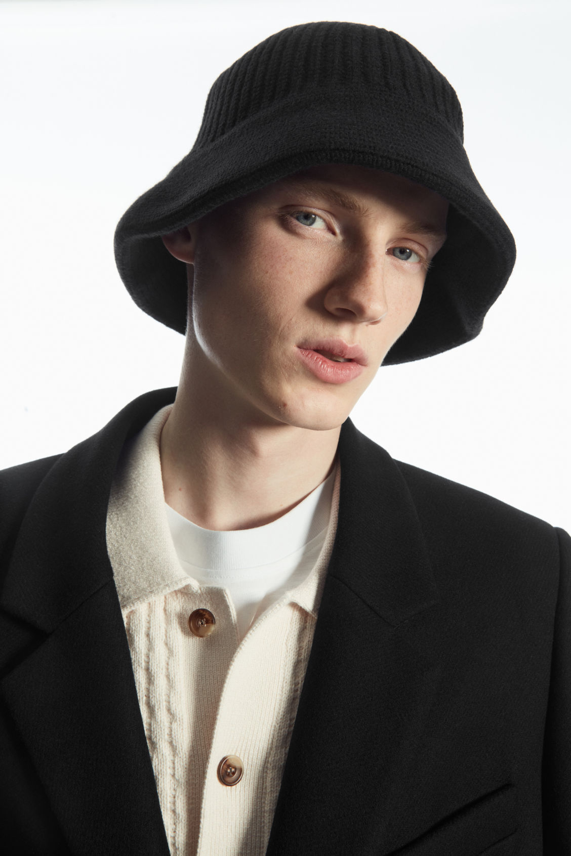 Cos Knitted Merino Wool Bucket Hat - Black | Editorialist display picture 1