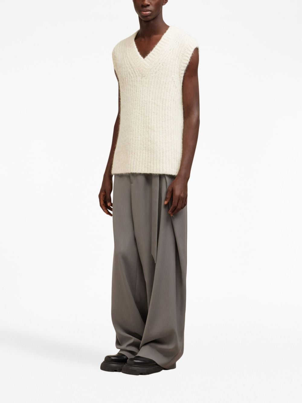 AMI Ribbed V-Neck Vest