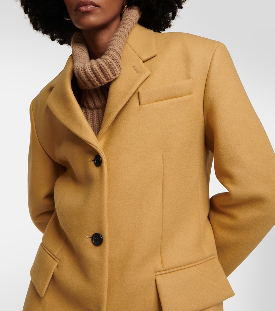 How to Wear Yellow: Styling Tips for 2024's Mustard Yellow Color Trend