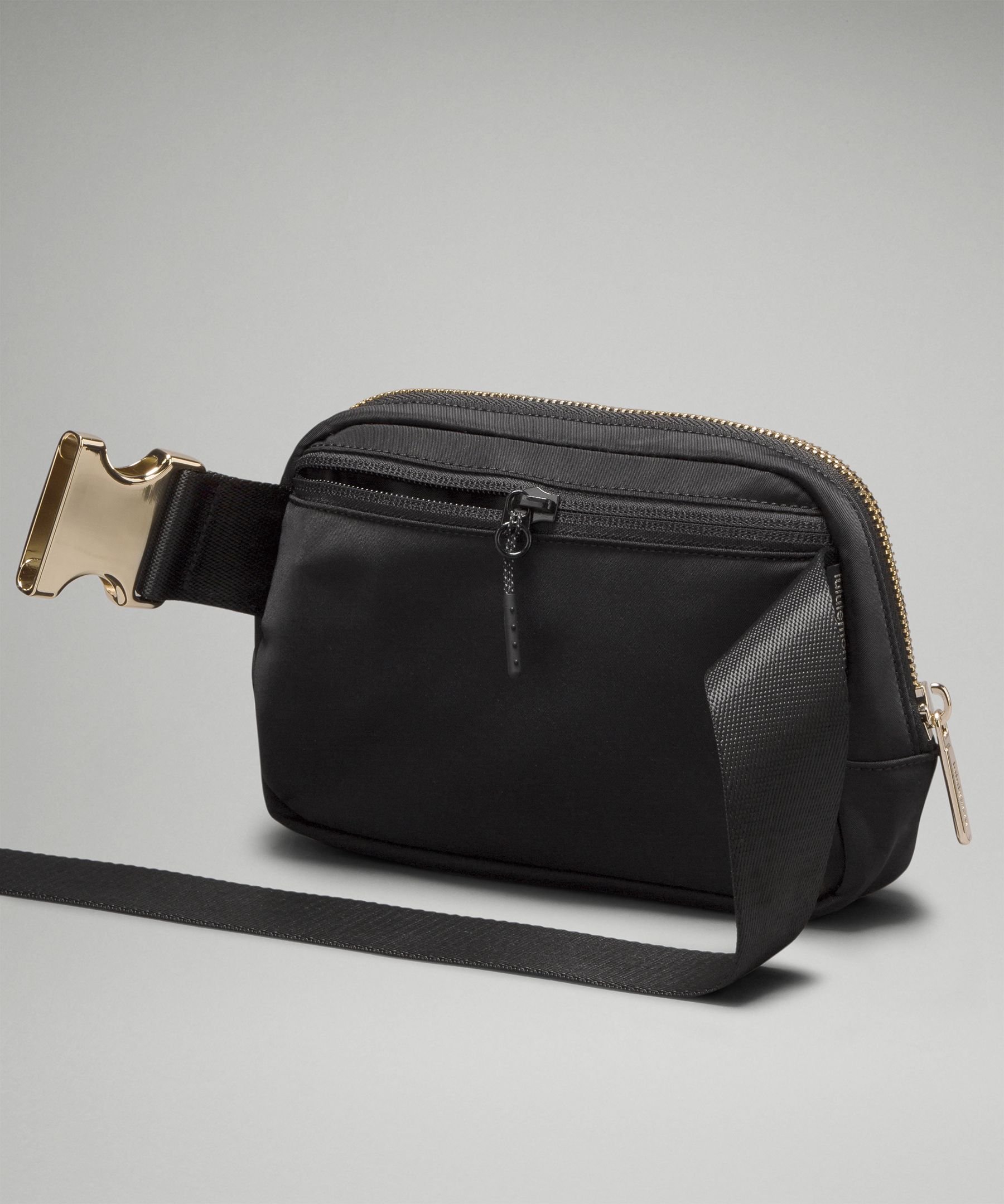lululemon black with gold belt bag Everywhere 1L Lemon Beirut Never sacrifice comfort when you support the Vegas Golden Knights with this Everywhere Belt Bag Lululemon Everywhere Belt Bag 1l