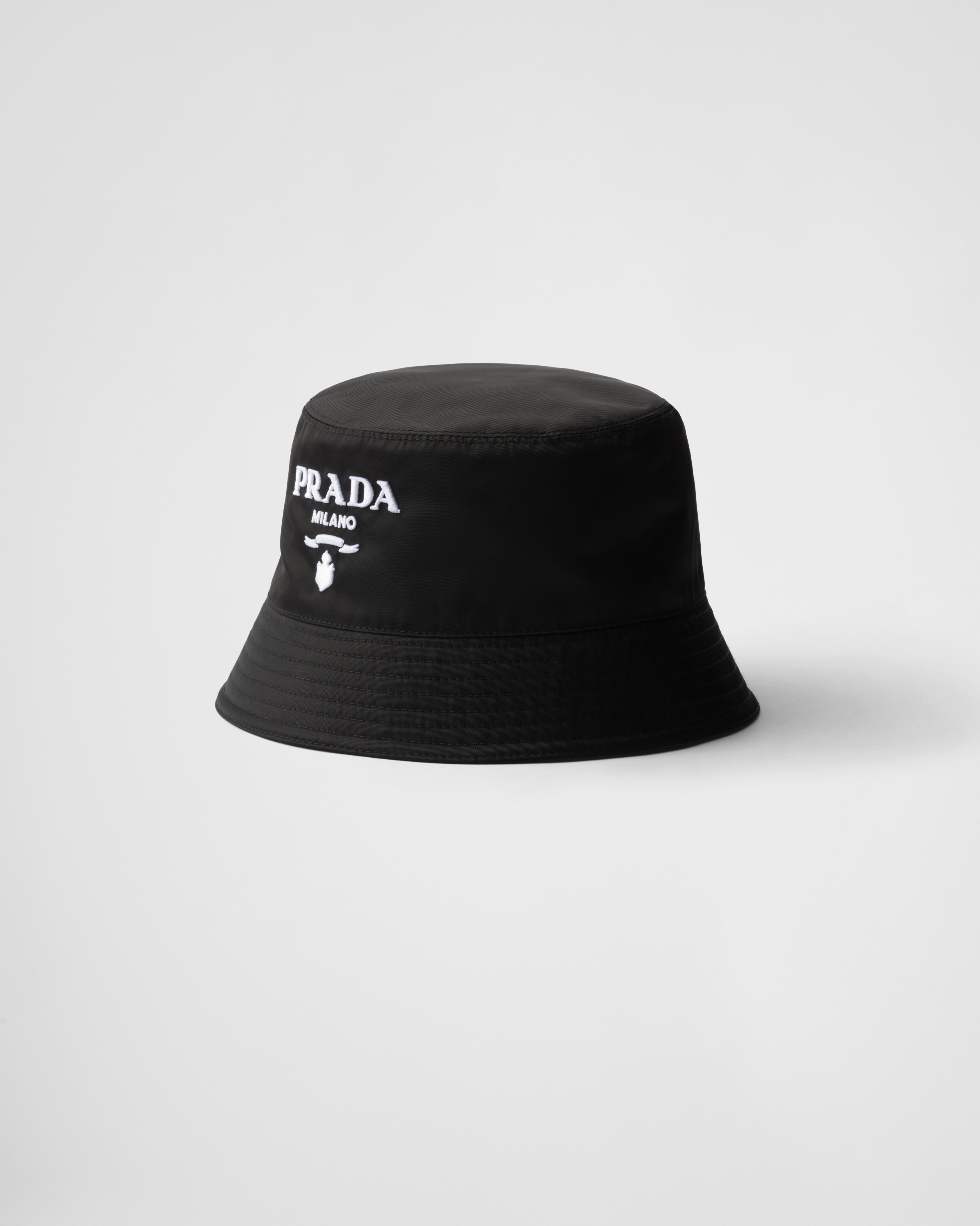 Prada
reversible logo-patch bucket hat

Size Small NWT!!
Includes authentication PRADA Blue Nylon Unisex Bucket Hat Metal Triangle Logo Made  main image 3