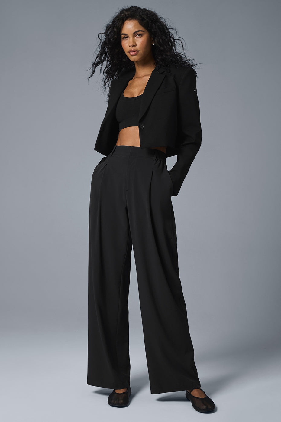 Alo Yoga Cropped First-Class Blazer Jacket - Black | Editorialist