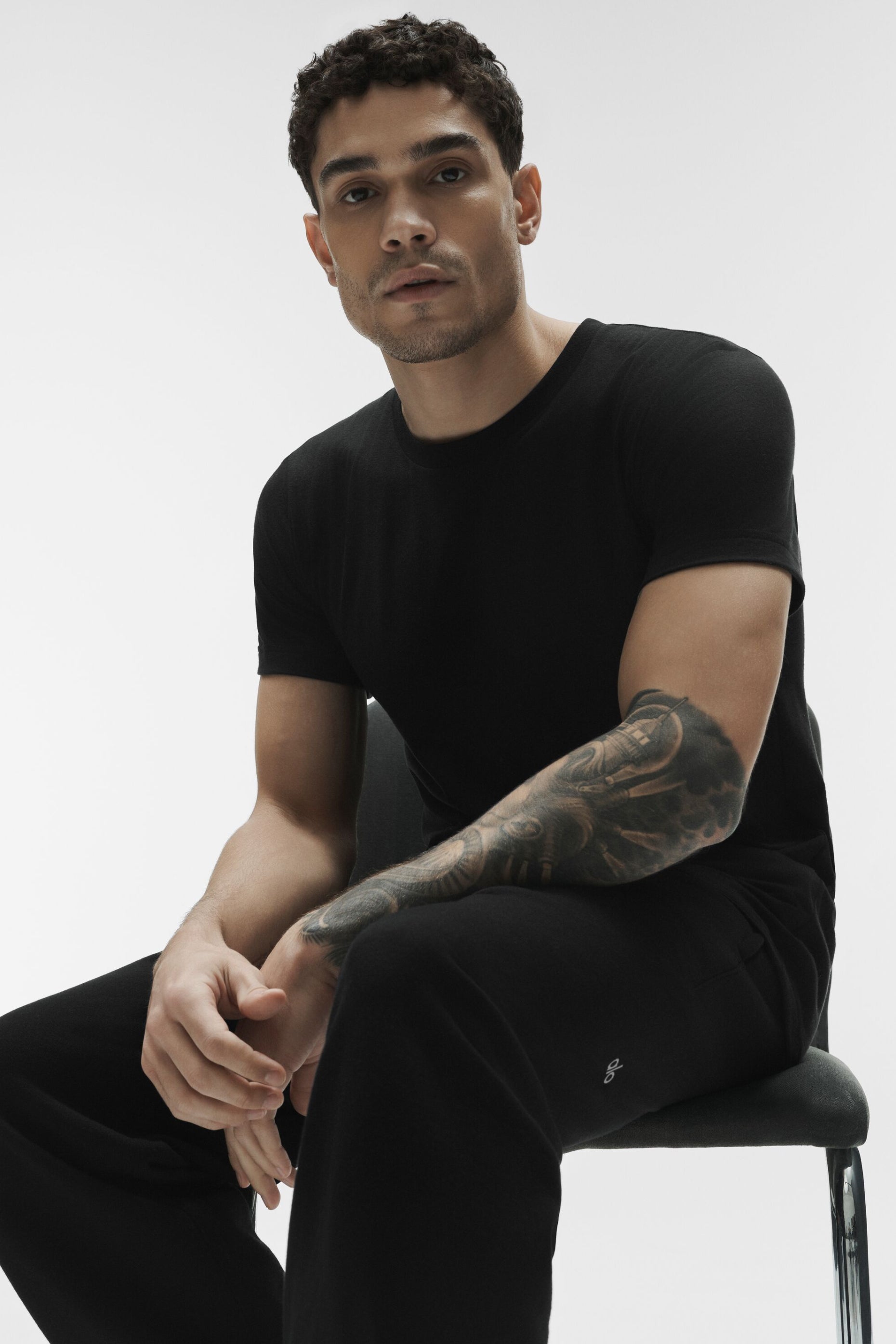 Alo Yoga Essential Short Sleeve Street T-Shirt - Black | Editorialist