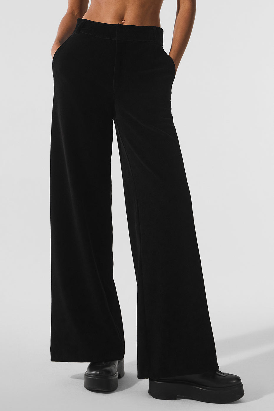 Alo Yoga Dreamscape Cargo Wide-Leg Pants - Black | Editorialist