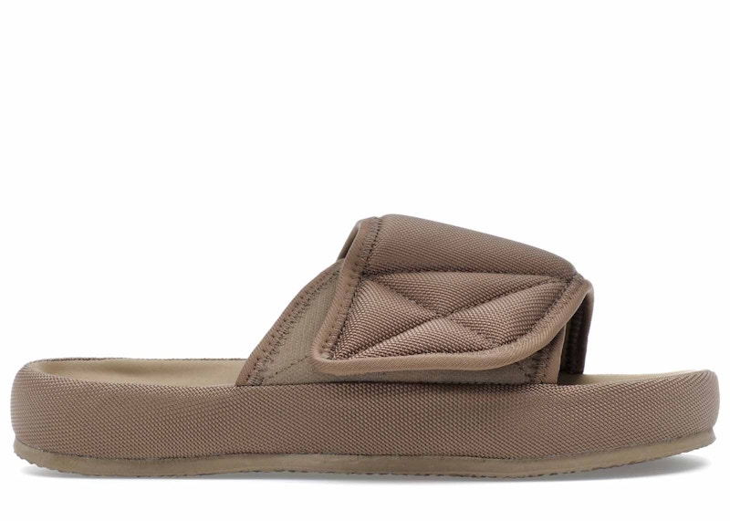 yeezy season slides