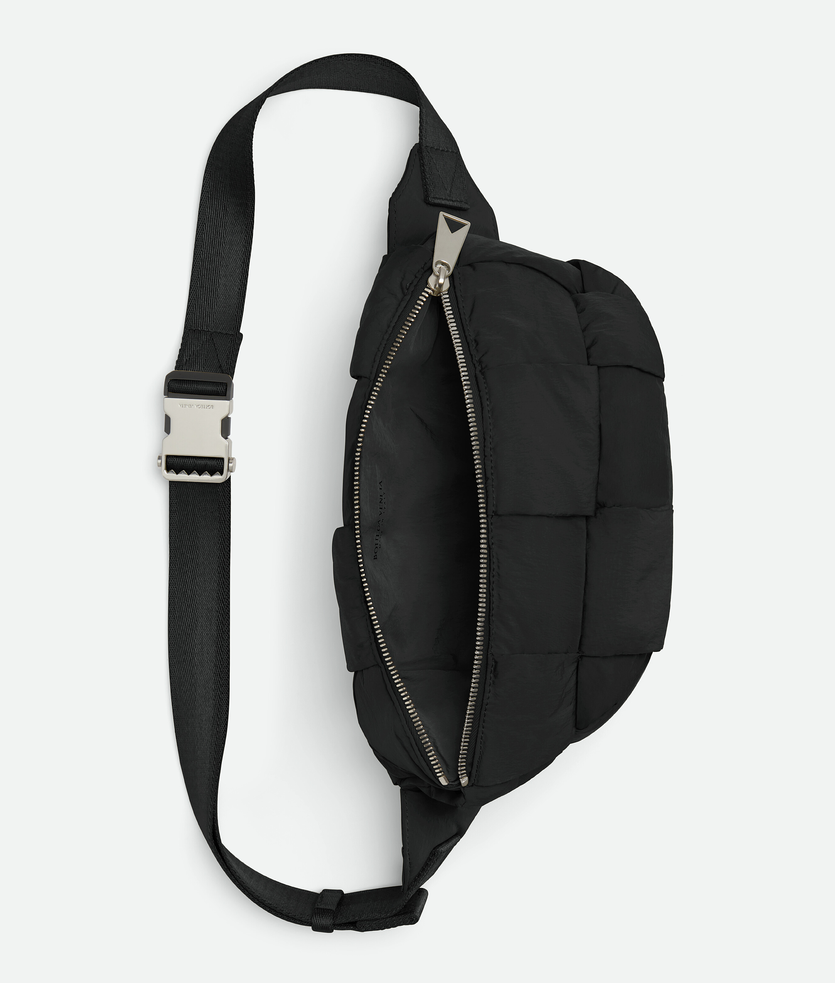 【美品】BOTTEGA VENETA BUMBAG CASSETTE Bottega Veneta Bumbag Cassette - Black | Editorialist