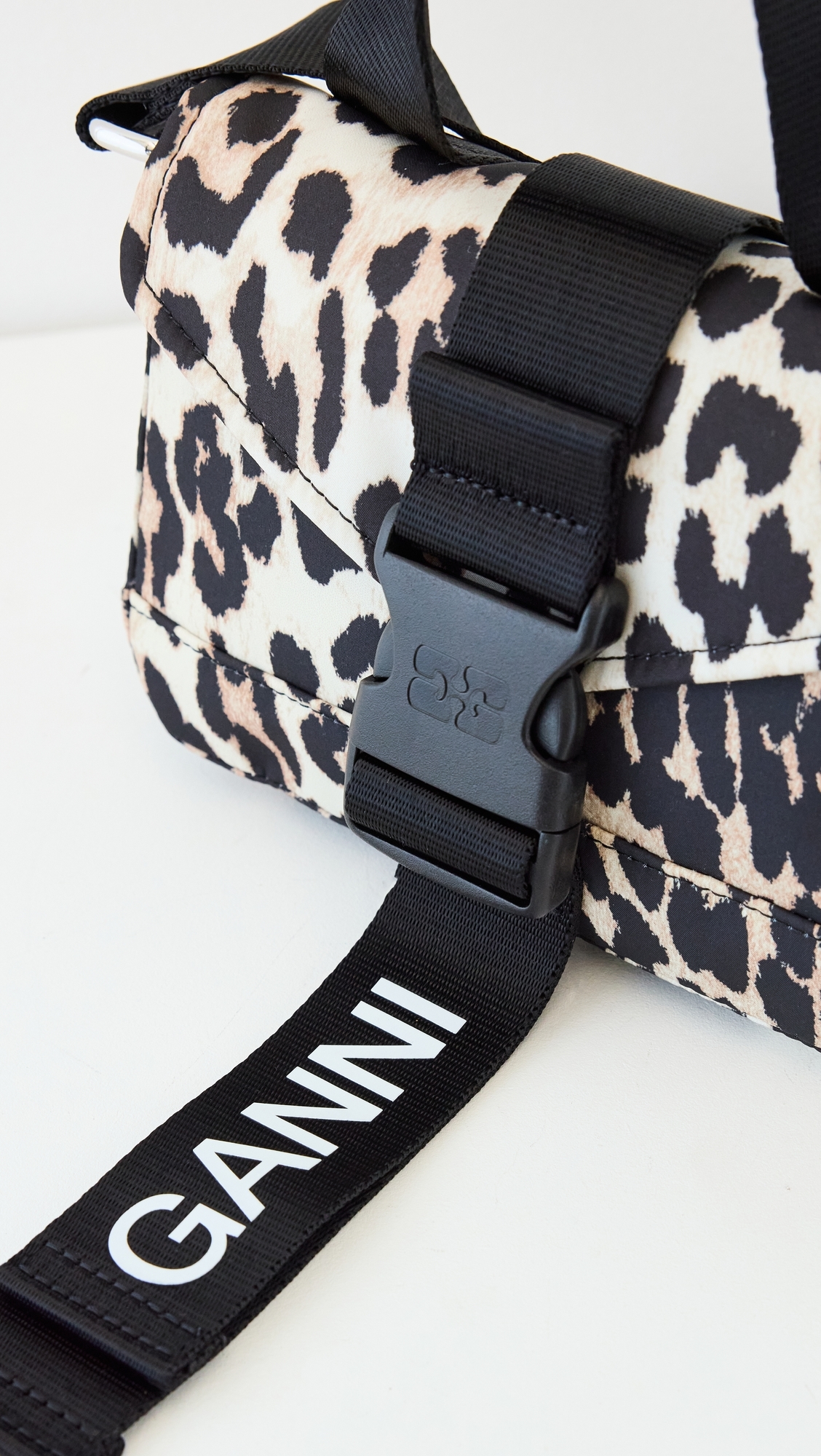 バッグ GAMNI RECYCLED TECH MINI SATCHEL LEOPARD Ganni Recycled Tech Mini Satchel - Leopard | Editorialist