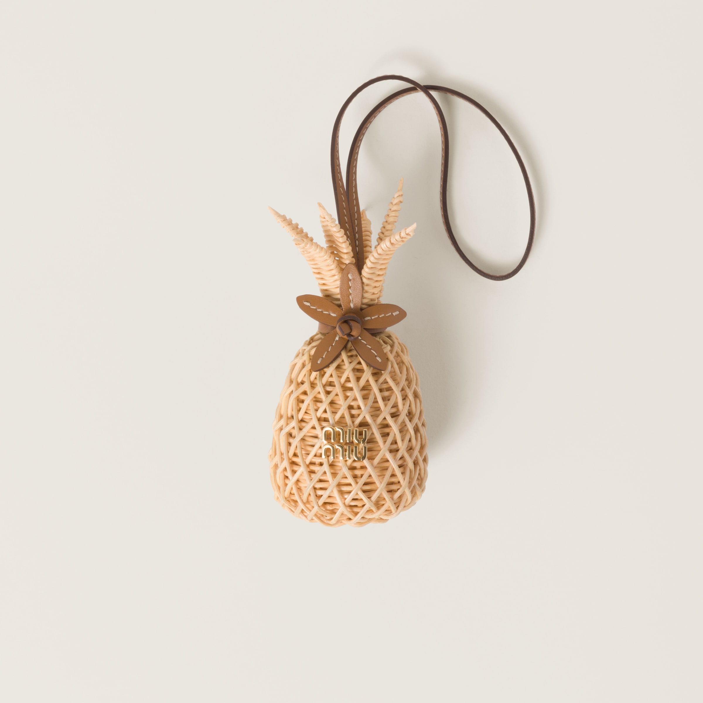 【まみ】MIU MIU ウィッカートリック パイナップル Miu Miu Wicker Pineapple Bag Charm - Natural | Editorialist