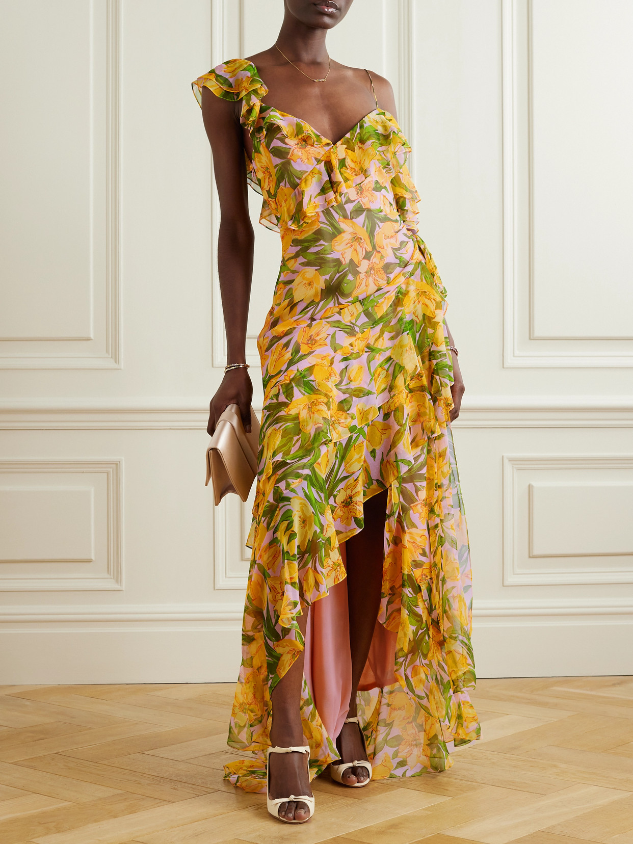 carolina herrera yellow dress NYFW The @carolinaherrera Spring/Summer 2025 collection, Optimism at Play, begins in a study of black and white, with a considered focus on one exclamation point accentuating each look. The collection short sleeves Carolina Herrera One-shoulder Ruffled Gathered
