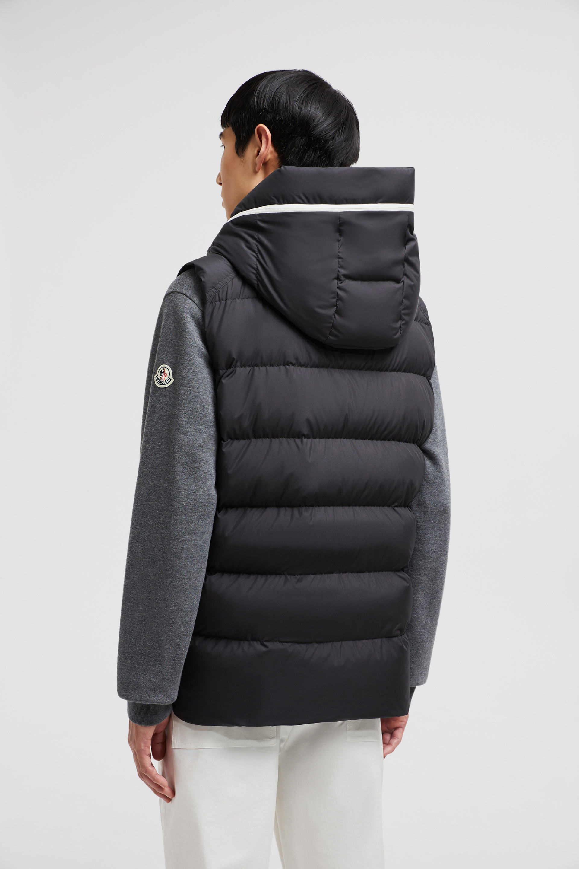 美品・正規品 MONCLER CARDAMINE GILET 黒 サイズ4 楽天市場】【定価239,800円(税込)】MONCLER モンクレール ジップロゴ