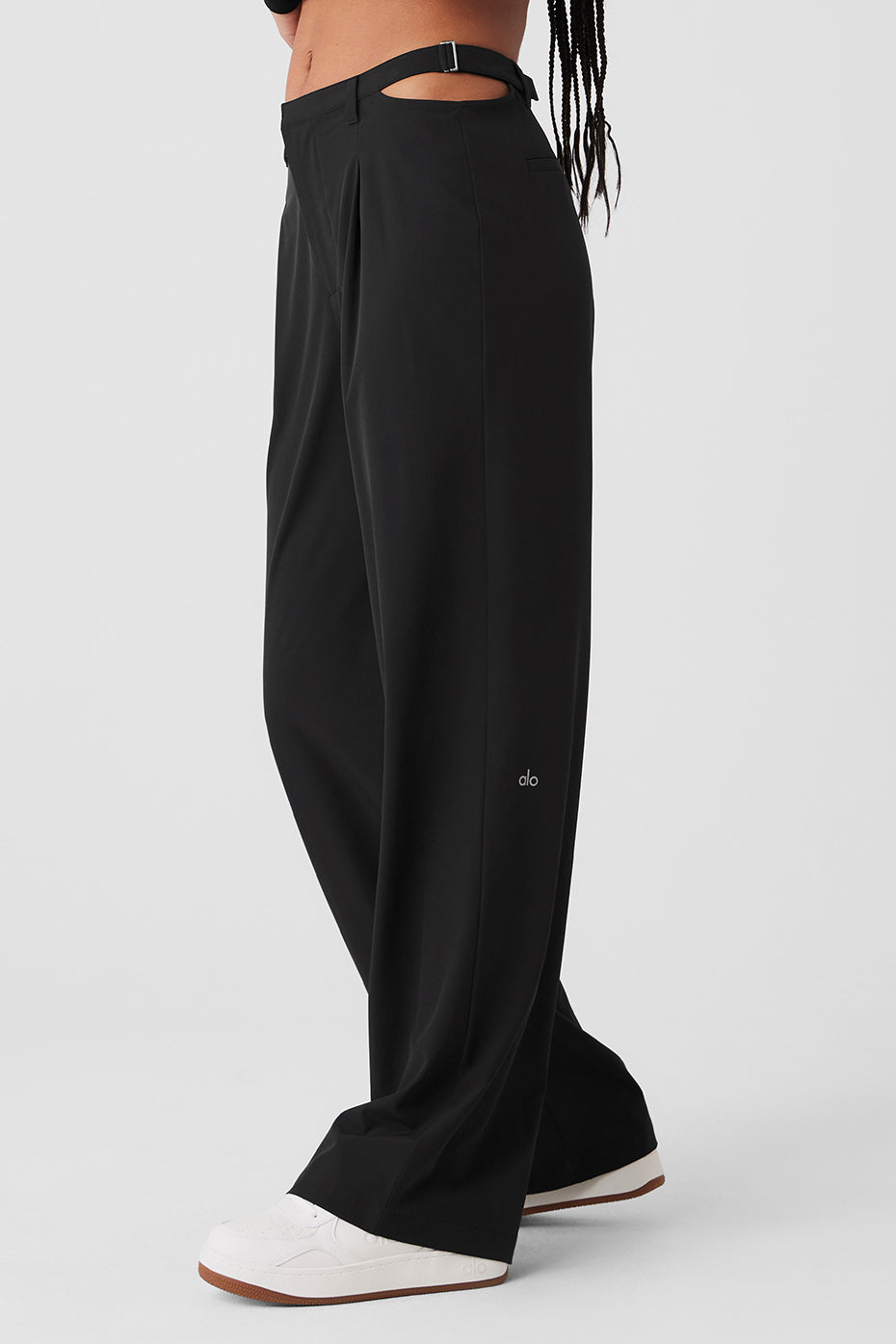 ALO Yogaミッドライズ ショーダウン トラウザー ブラック　S Alo Yoga Mid-Rise Showdown Trouser In Size - Black | Editorialist