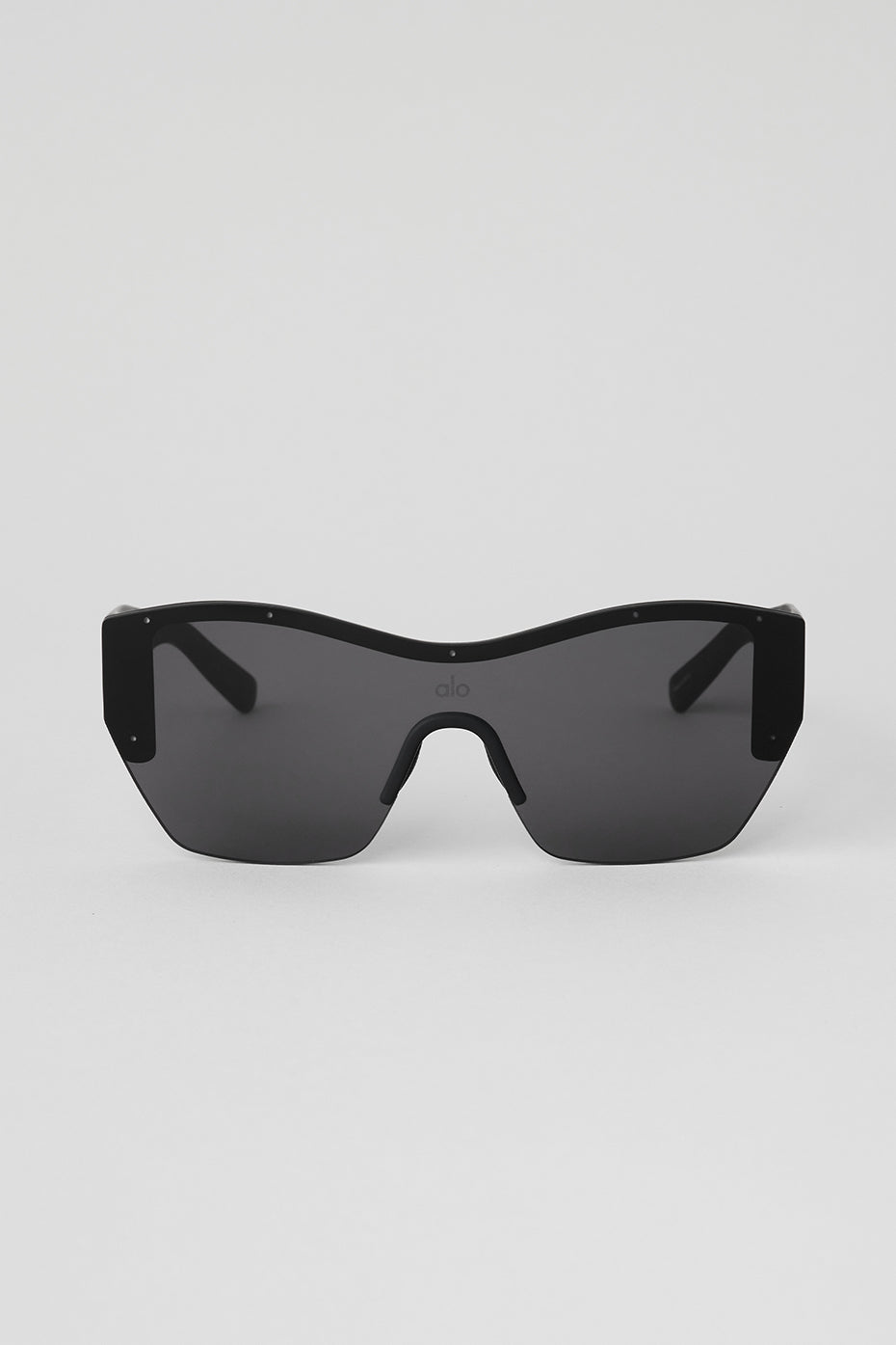 Alo Yoga Stunner Sunglasses - Black | Editorialist display picture 2