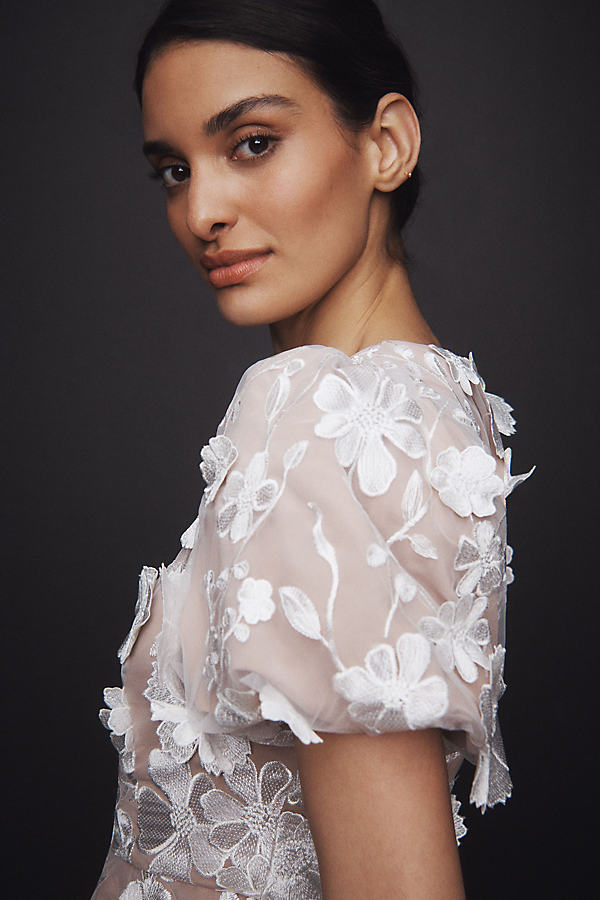 Elliatt Selene Short-Sleeve V-Neck 3d Floral Lace Mini Dress - Ivory |  Editorialist