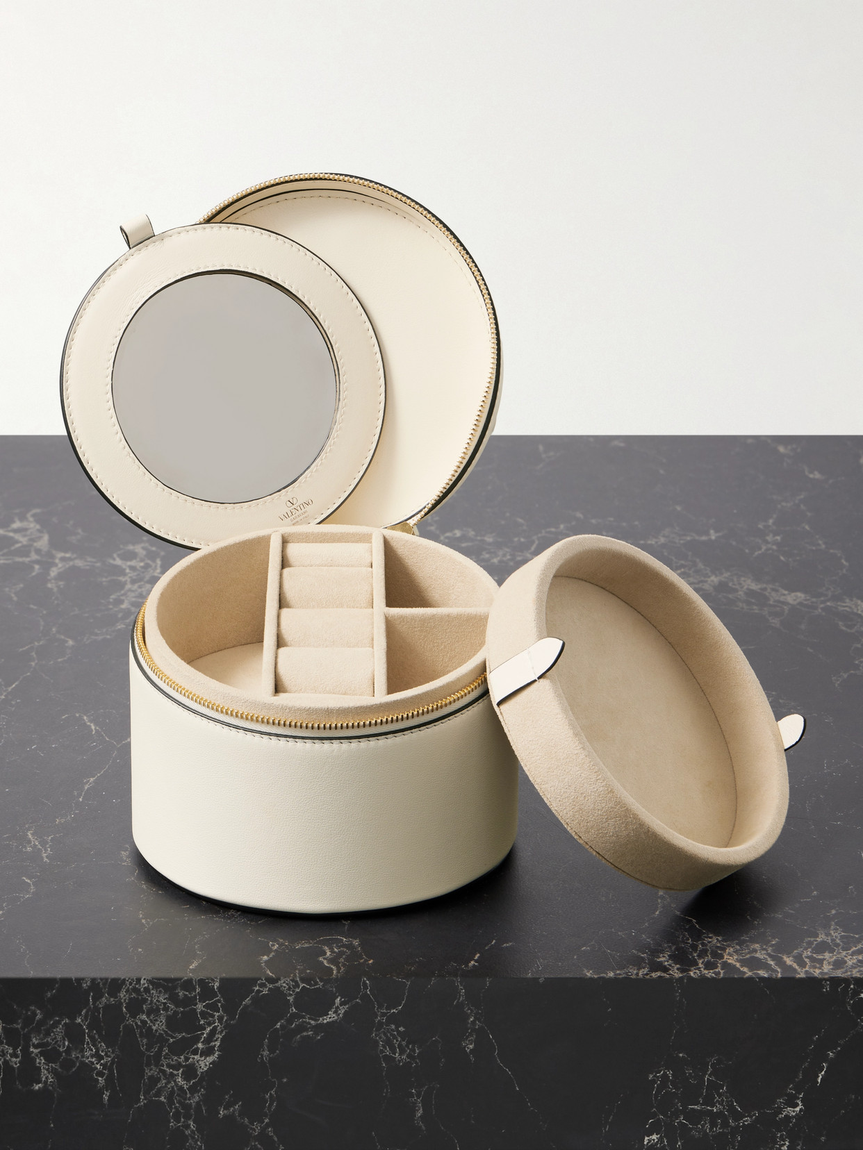 VALENTINO ギフトボックス 円形 ホワイト Valentino Garavani Leather Jewelry Box In Ivory - 50% Off