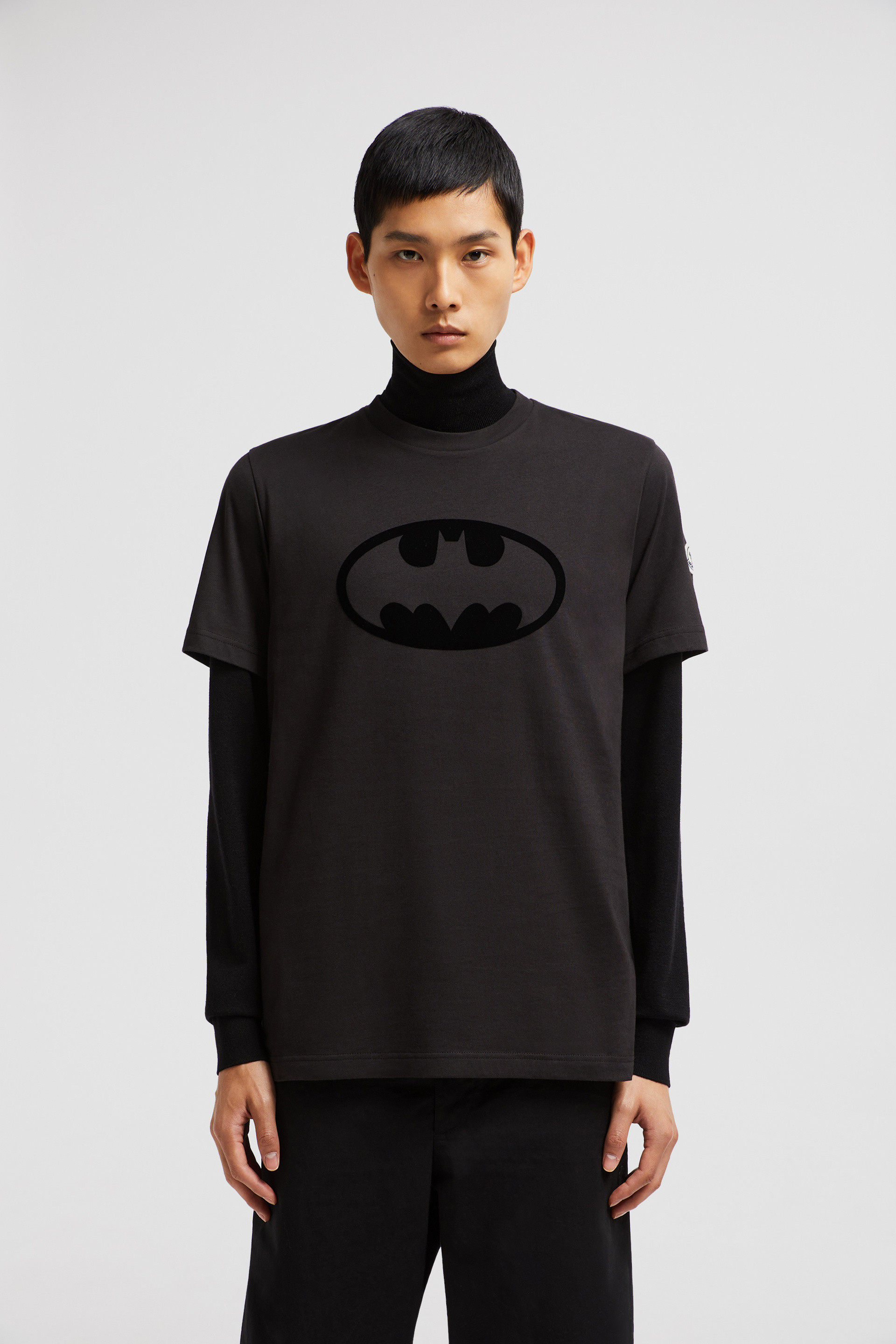 【MONCLER × BATMAN】バットマン ロゴ Tシャツメンズ L Moncler Flocked Batman Logo Cotton T-Shirt - Black | Editorialist