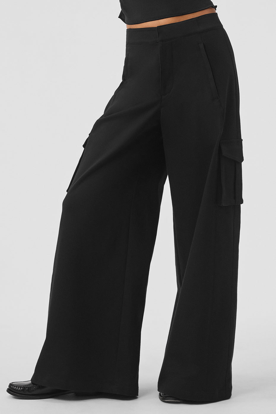 Alo Yoga Show Off Cargo Wide Leg Trouser - Black | Editorialist