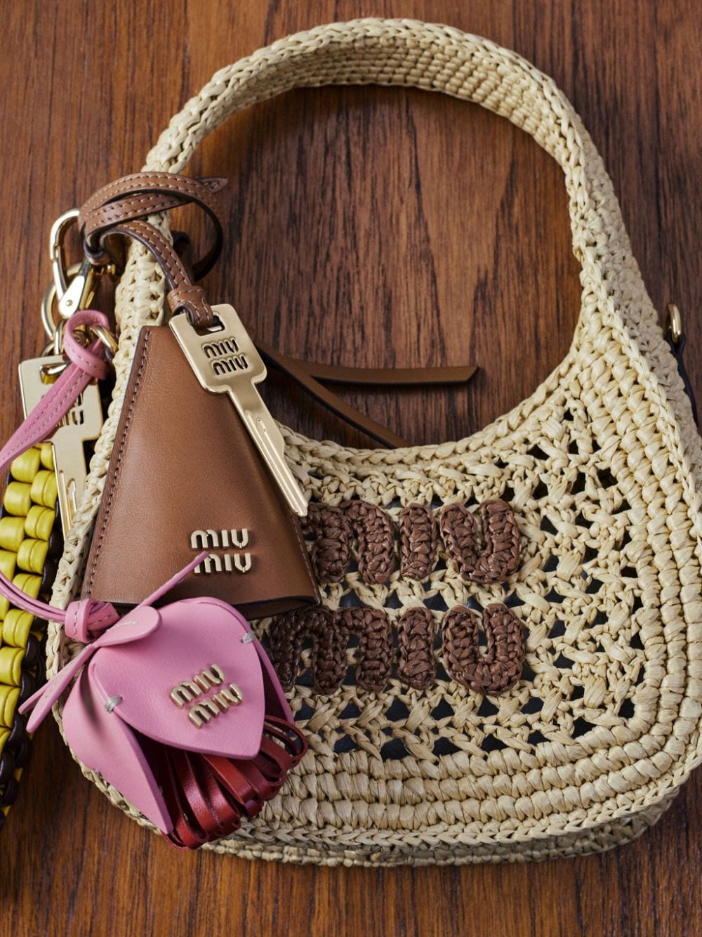 32277102~pink_2.jpg