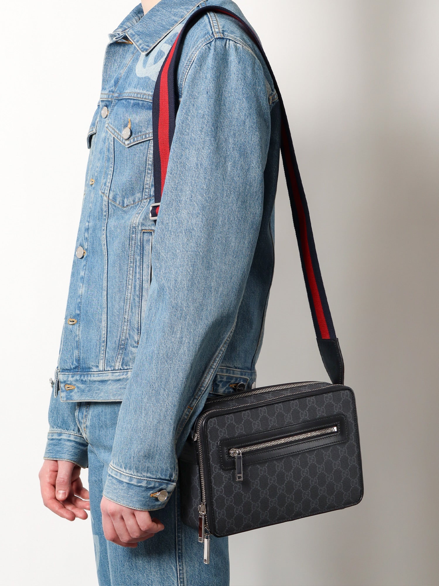 Gucci Gg Supreme Fabric And Leather Shoulder Bag - Black